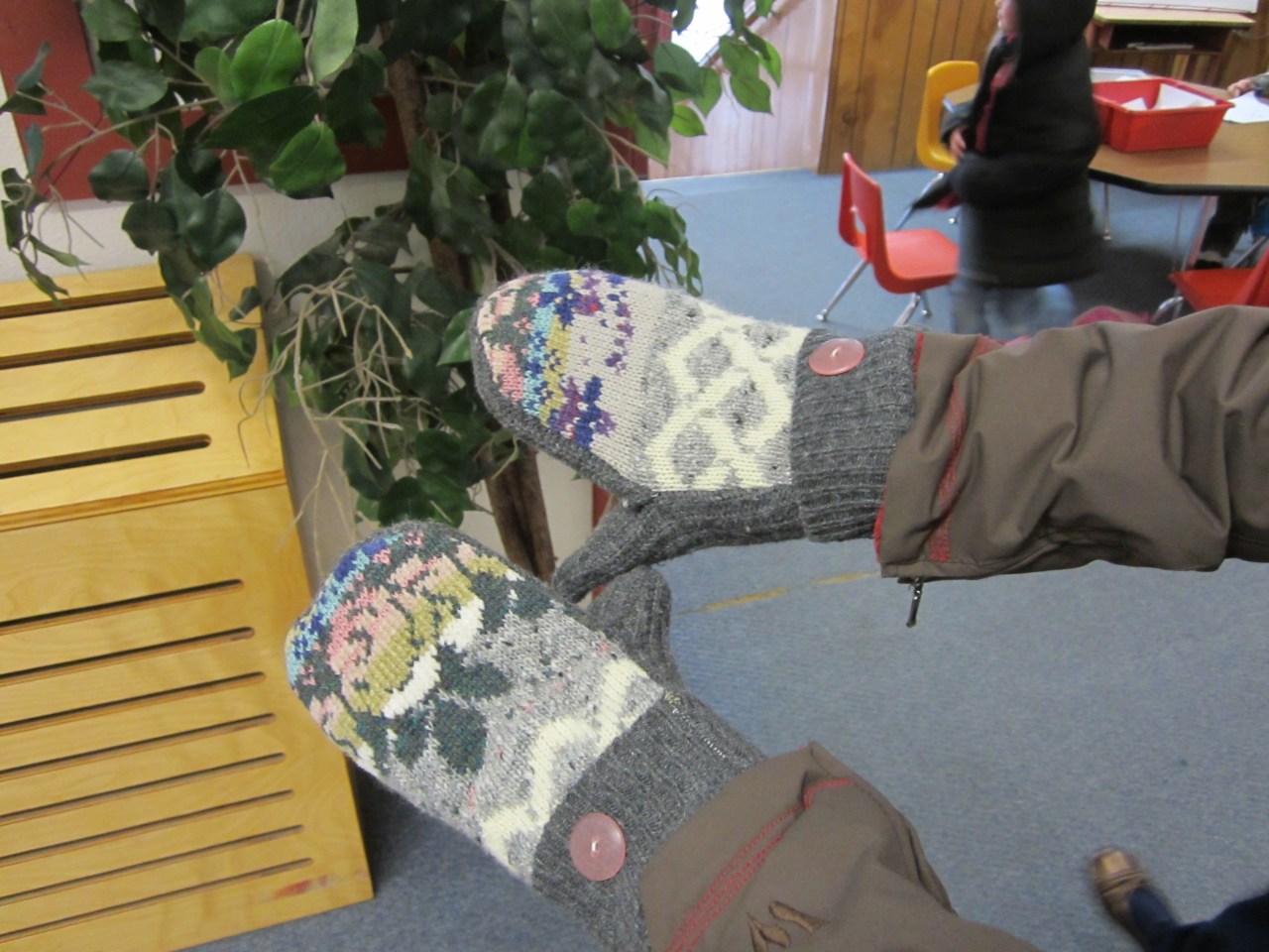 The DIY Sweater Mitten Making Mansion and Tutorial: A Blast From the ...