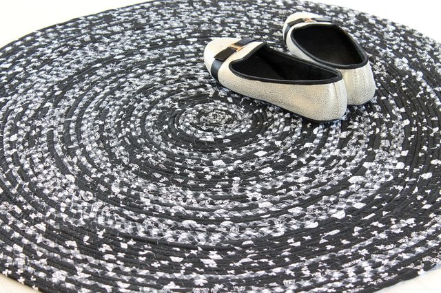 How to Make a Rope Rug With Fabric Scraps | The Renegade Seamstress