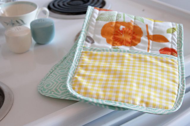 New One Minute Video: How to Make a Double Pot Holder | The Renegade ...