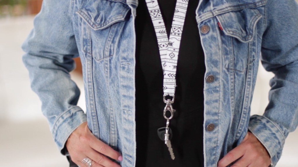 DIY: How to Make a Lanyard | The Renegade Seamstress