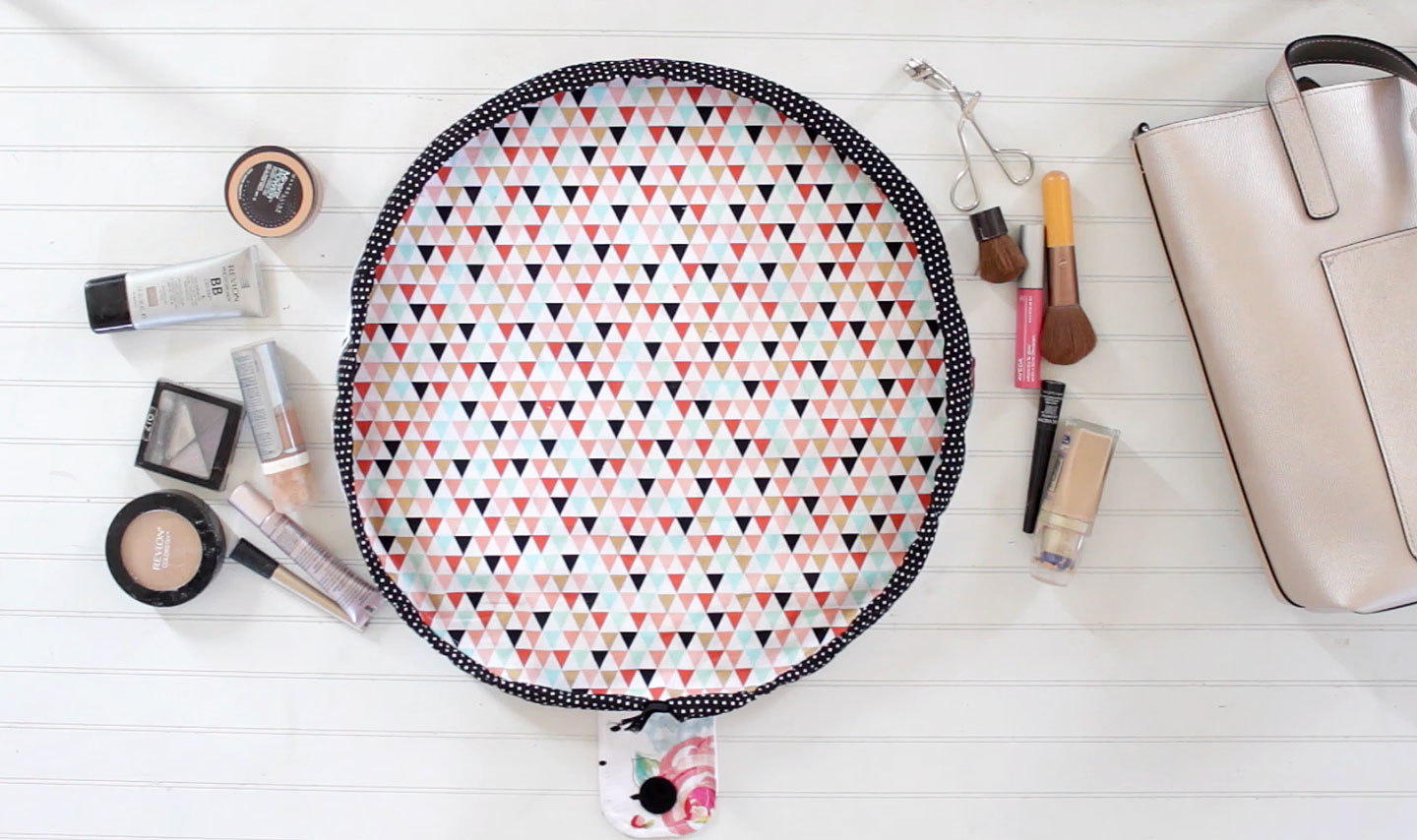 New Video: Round Drawstring Makeup Bag and Happy National Bias Tape Day ...