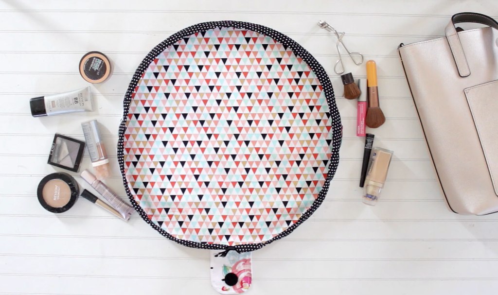New Video: Round Drawstring Makeup Bag and Happy National Bias Tape Day ...