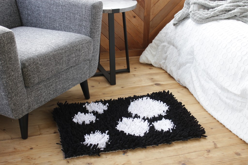 How to Make a T-Shirt Yarn Rug: New One Minute Video | The Renegade ...