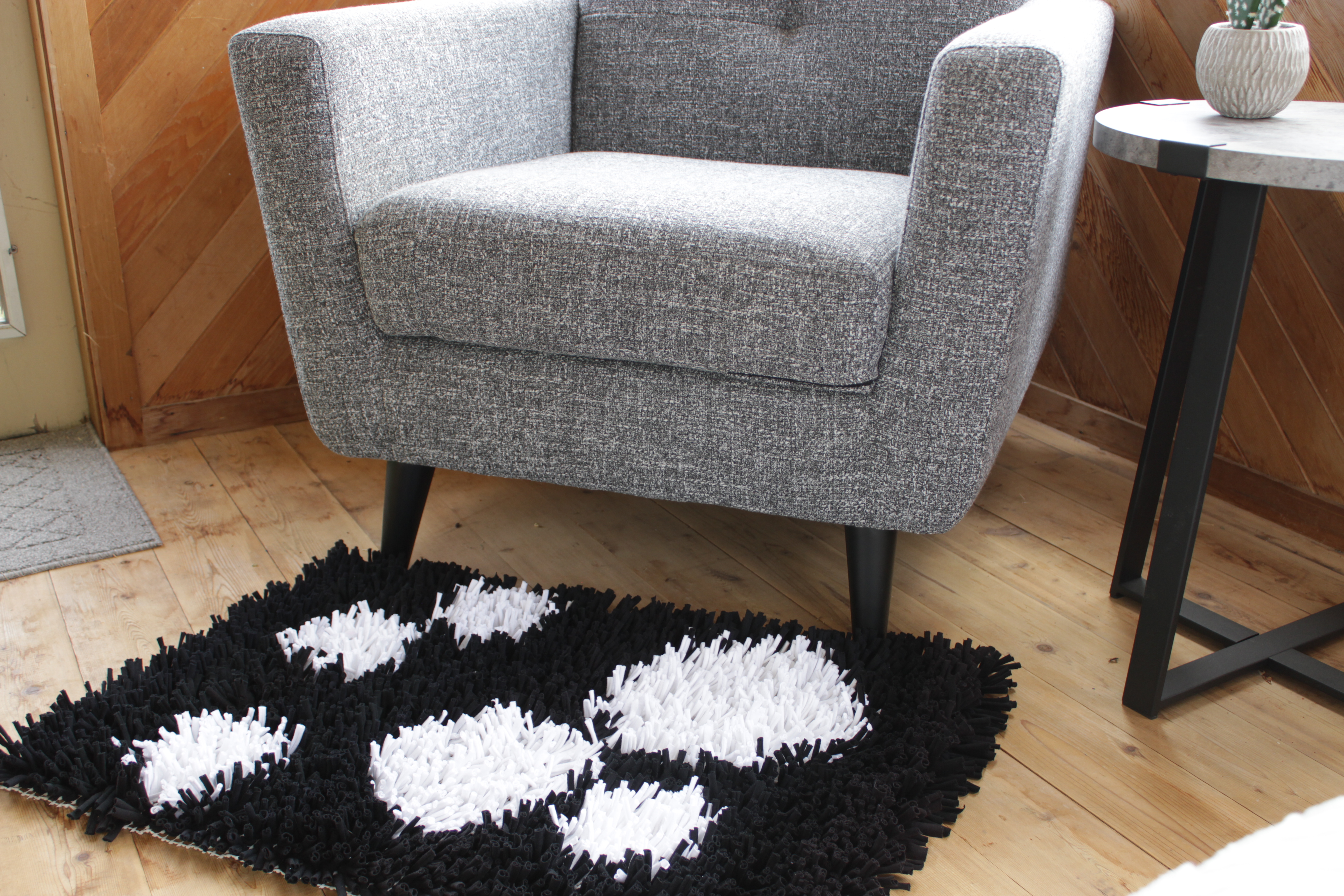 How to Make a T-Shirt Yarn Rug: New One Minute Video | The Renegade ...