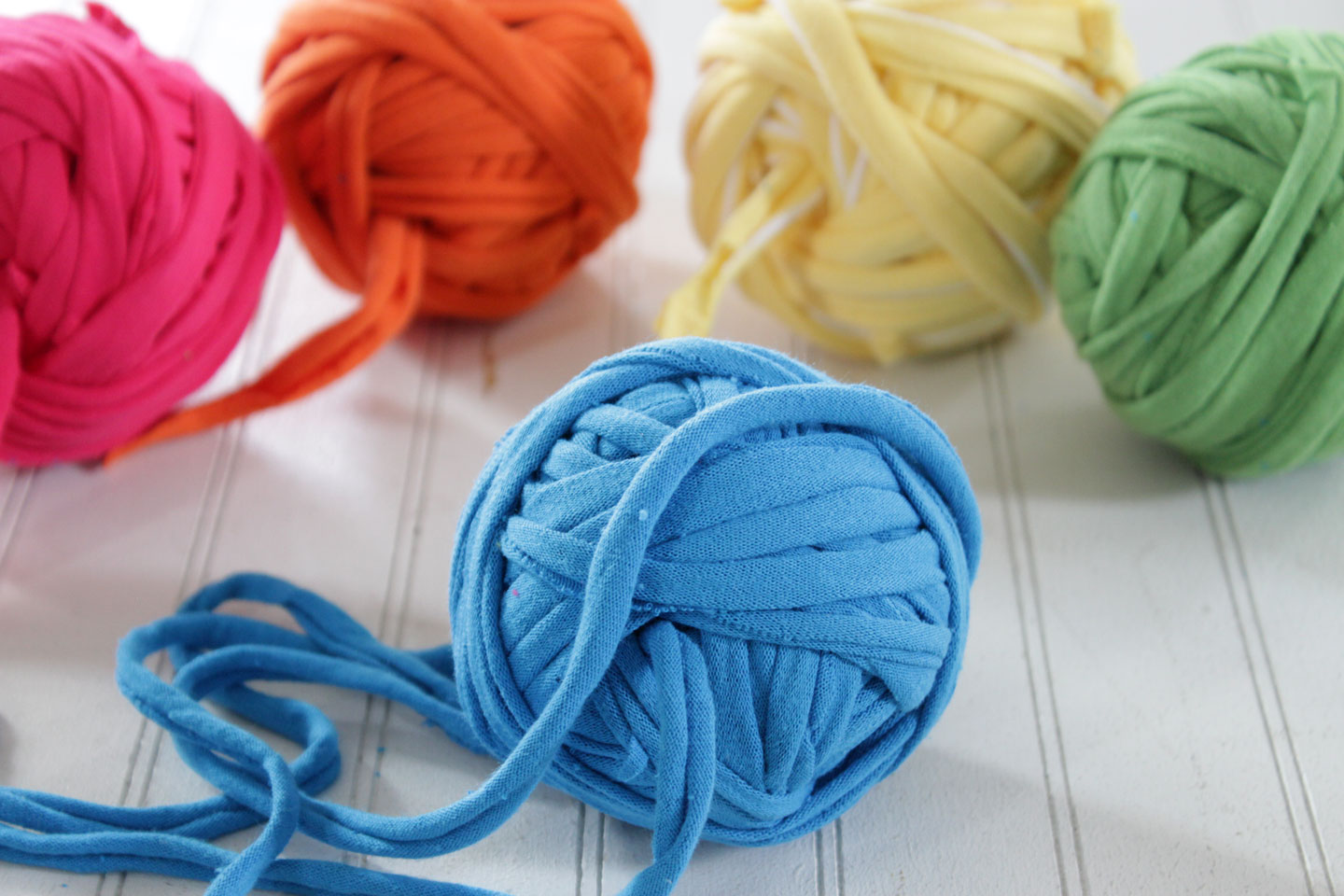 How to Make T-Shirt Yarn: New One Minute Video | The Renegade Seamstress